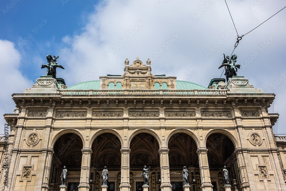 Vienna State Opera (Wiener Hofoper, 1868) in the Neo-Renaissance style ...
