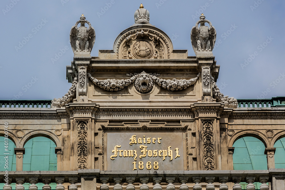 Vienna State Opera (Wiener Hofoper, 1868) in the Neo-Renaissance style ...
