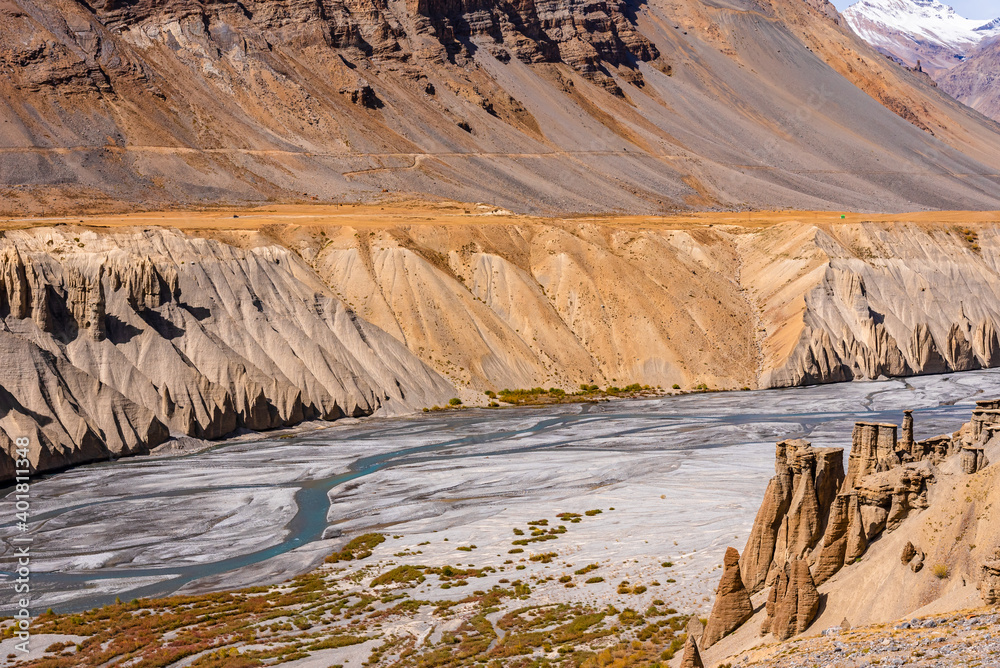 Foto de Pinnacles are geological landform of steep columns of rocks ...