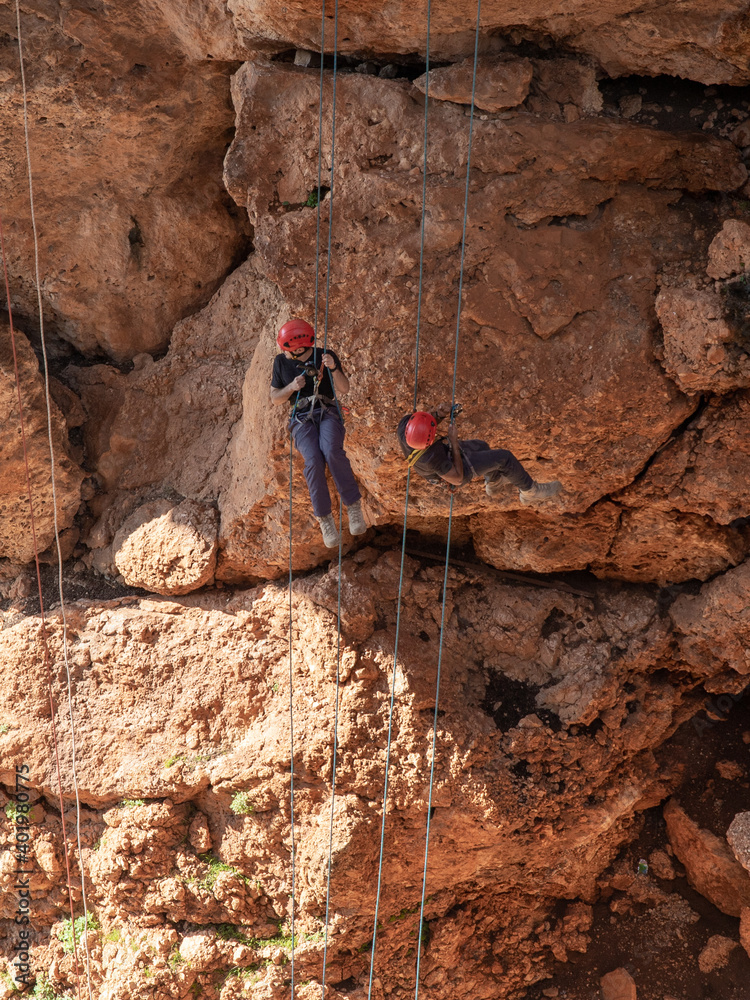 Foto de Two athletes make the descent on a rope down - climbing ...