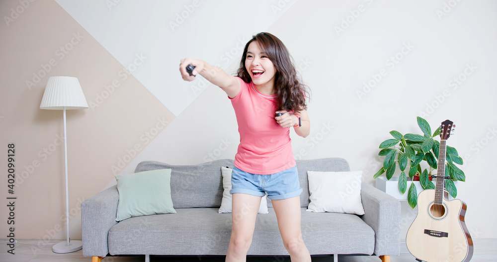 woman play motion sensing game 素材庫相片 | Adobe Stock