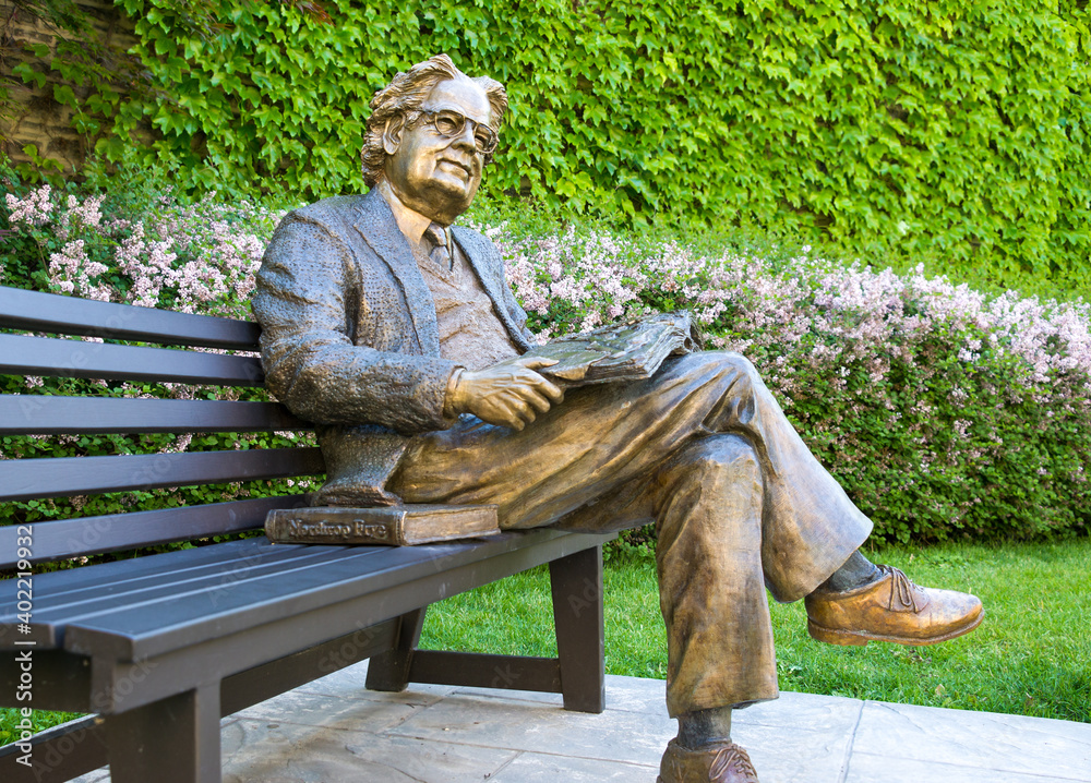 Northrop Frye statue by Darren Byers and Fred Harrison, Toronto, Canada ...