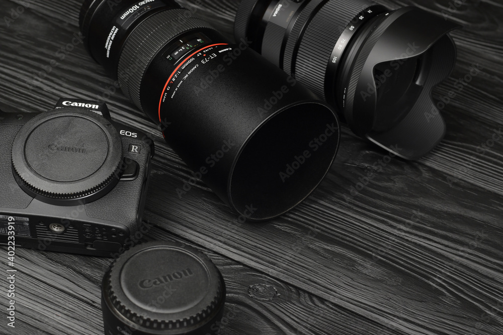 Canon EOS R photocamera and mount adapter EF - EOS R with Canon 105mm ...