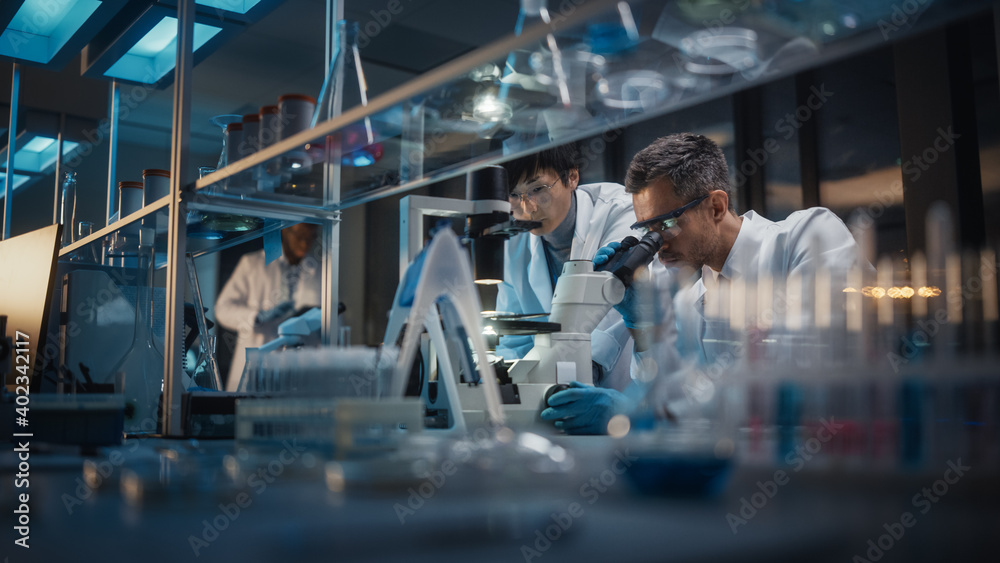 Modern Medical Research Laboratory: Team of East Asian and Caucasian ...