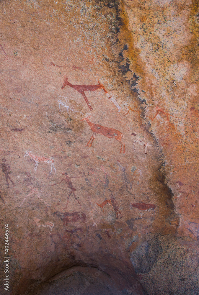 Pinturas rupestres en las Montañas Branberg, Desierto del Namib ...