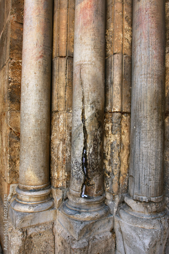 The column is split by lightning Split column of the main entrance to ...