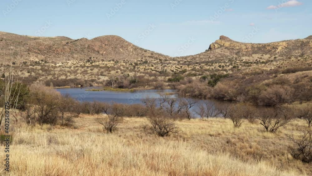 Vidéo Stock People Camping at the Arivaca Lake between the hills near ...