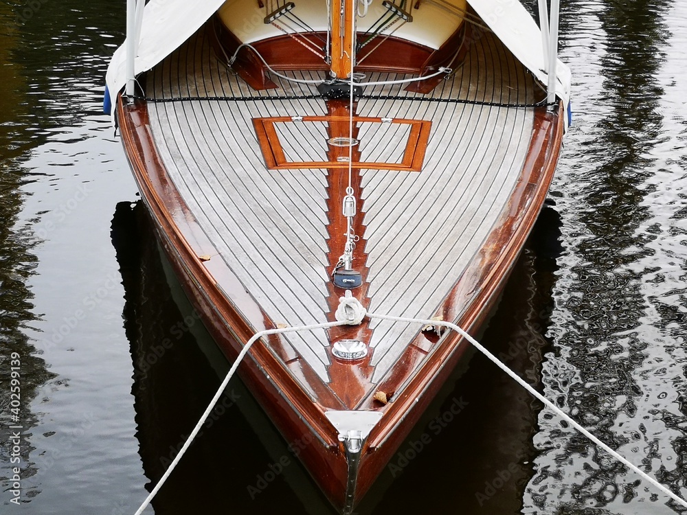 Segelboot am Bodensee, Holzsegelboot, Segelyacht aus Holz Stock Photo ...
