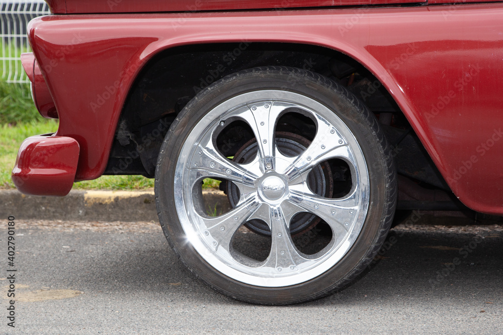 Chevrolet C10 swb fleetside 1965 detail side front silver chrome ...