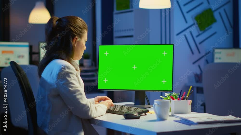 Video Stock Woman looking at computer with chroma key during night time ...