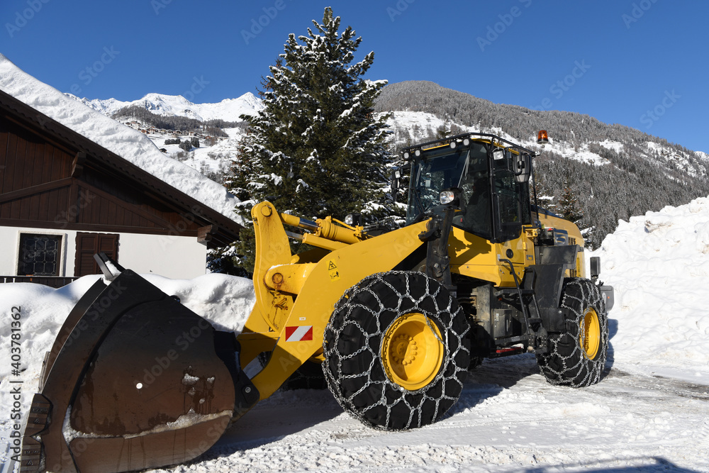 escavatore ruspa pala inverno neve sbombero neve Stock Photo | Adobe Stock