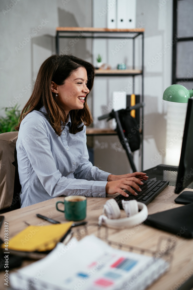 Businesswoman in office. Beautiful young woman working on computer at ...