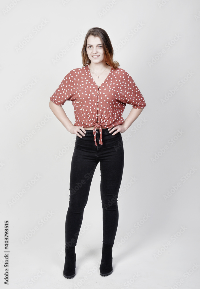 erfolgreiche junge lady stehend pose Stock Photo | Adobe Stock