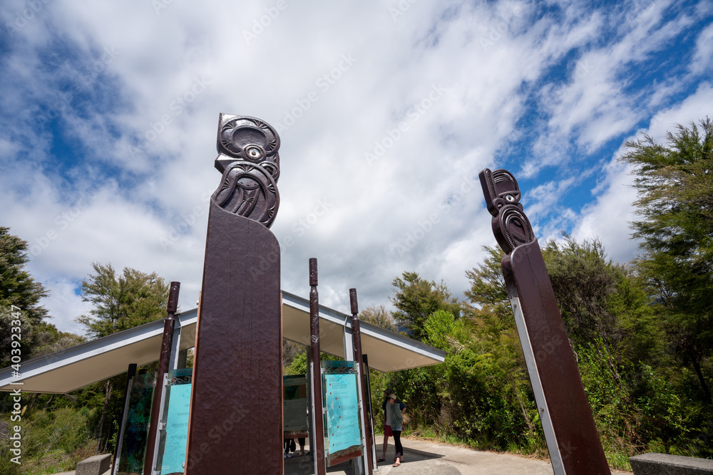Maori carvings at Te Waikoropupu Springs and clear blue pools in New ...
