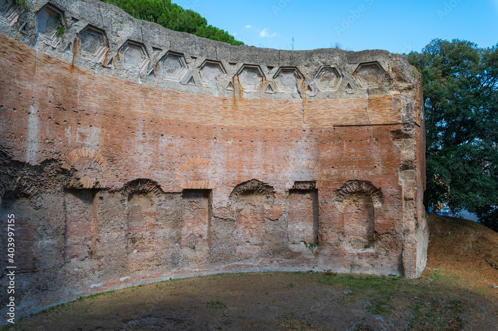 Foto de Rome, Baths of Trajan detail of the exedra decorated with ...