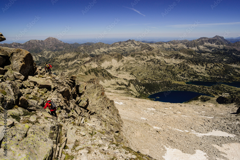 Ascenso al pico Néouvielle, 3091 metros, Parque Natural de Neouvielle ...