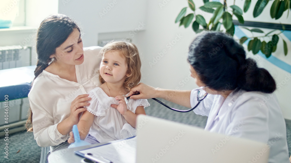 Female Doctor Pediatrician Using Stethoscope Listen to the Heart of ...