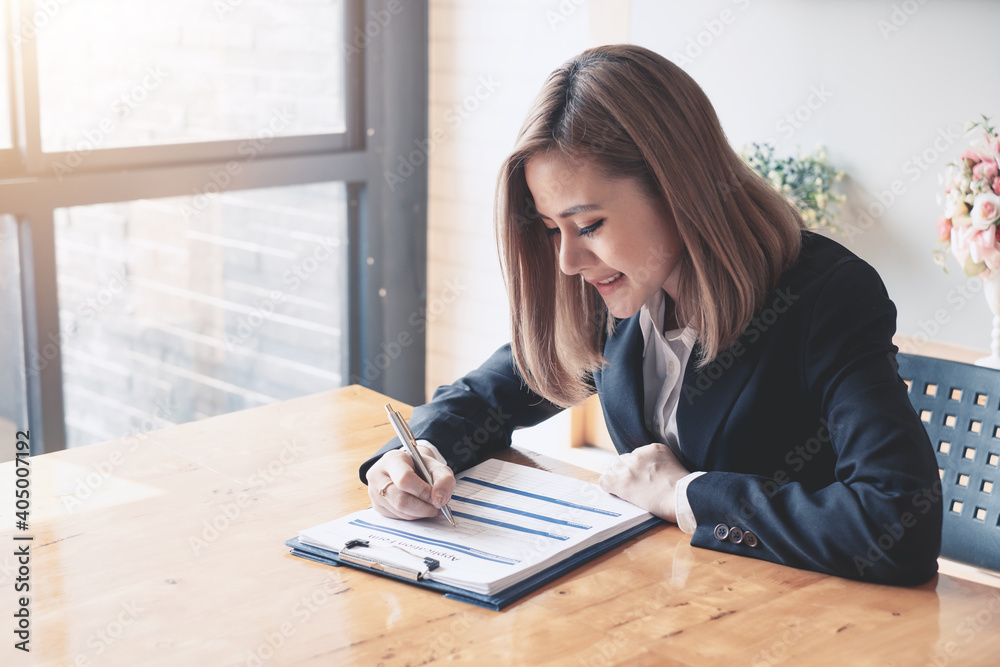 Job application. Pretty young asian woman who are filling out job ...