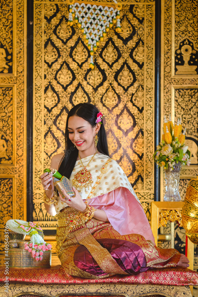 Luxury portrait of a beautiful Thai girl in traditional thai costume ...