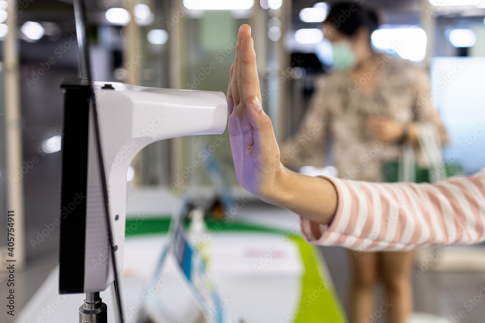 Hand of asian child girl using infrared digital thermometer measurement ...