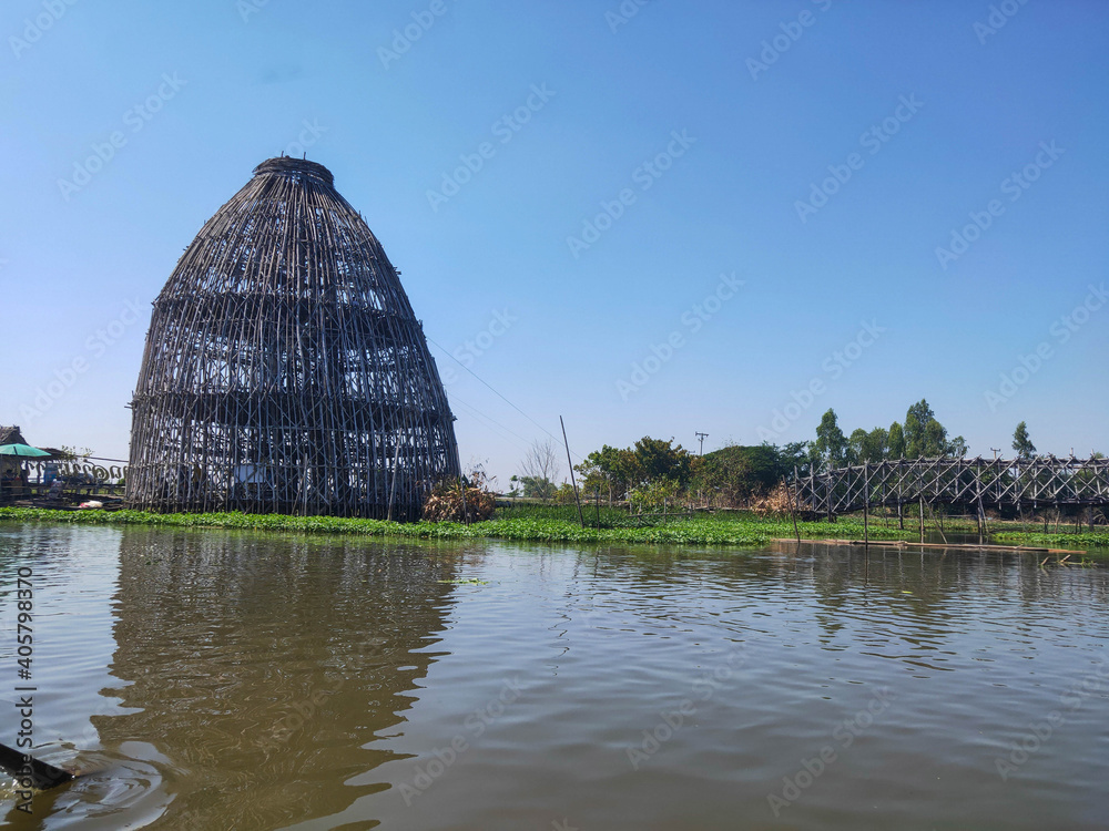 Giant fish trap and bamboo bridge at floating market,Tha Chin River ...