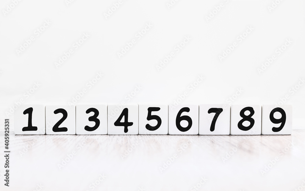Ascending order numbers, black typeface on white cube with reflection ...