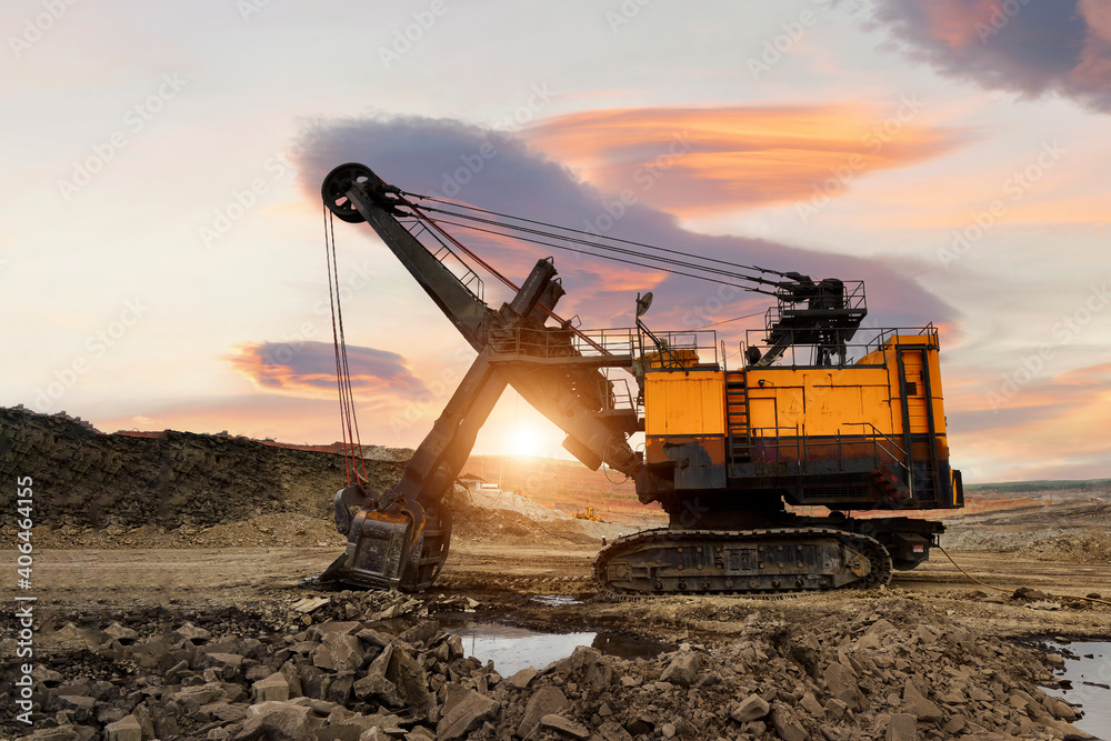 Mining Truck,Open pit mining of iron ore and magnetite ores.Loading the ...