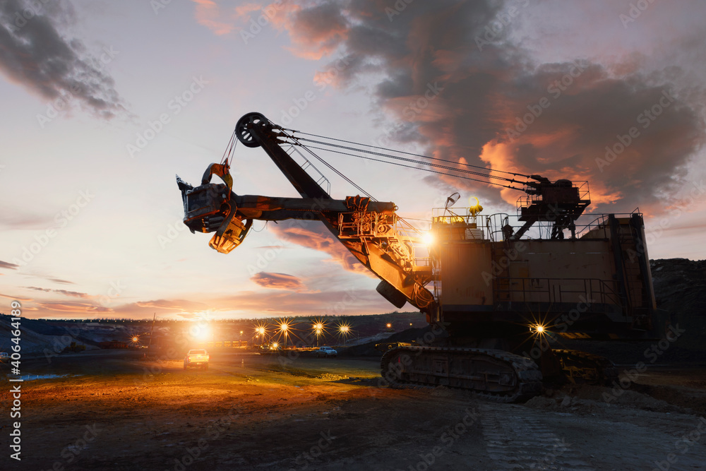 Foto de Mining Truck,Open pit mining of iron ore and magnetite ores ...