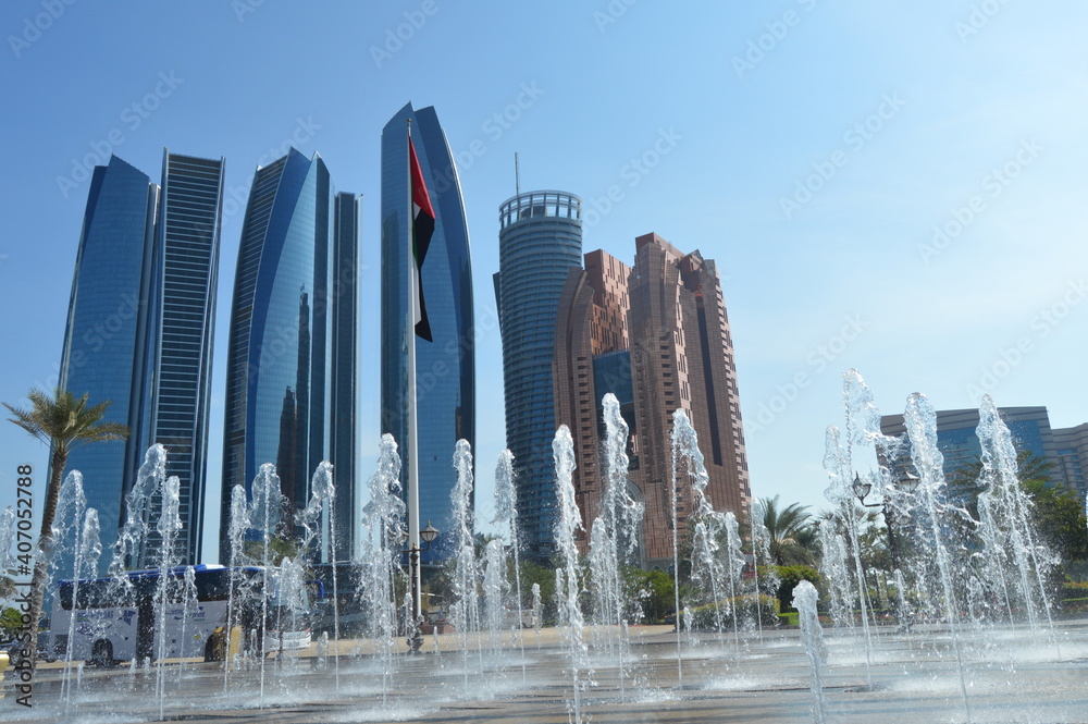 Foto de Etihad towers,a series of five tall buildings and hotel in Abu ...