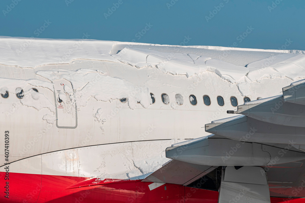 Foto de Winter scene of the airport. Modern twin-engine cargo airplane ...