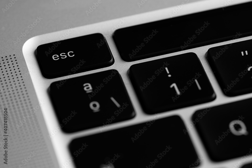 Tecla esc en un teclado negro. fotografía macro Stock Photo | Adobe Stock