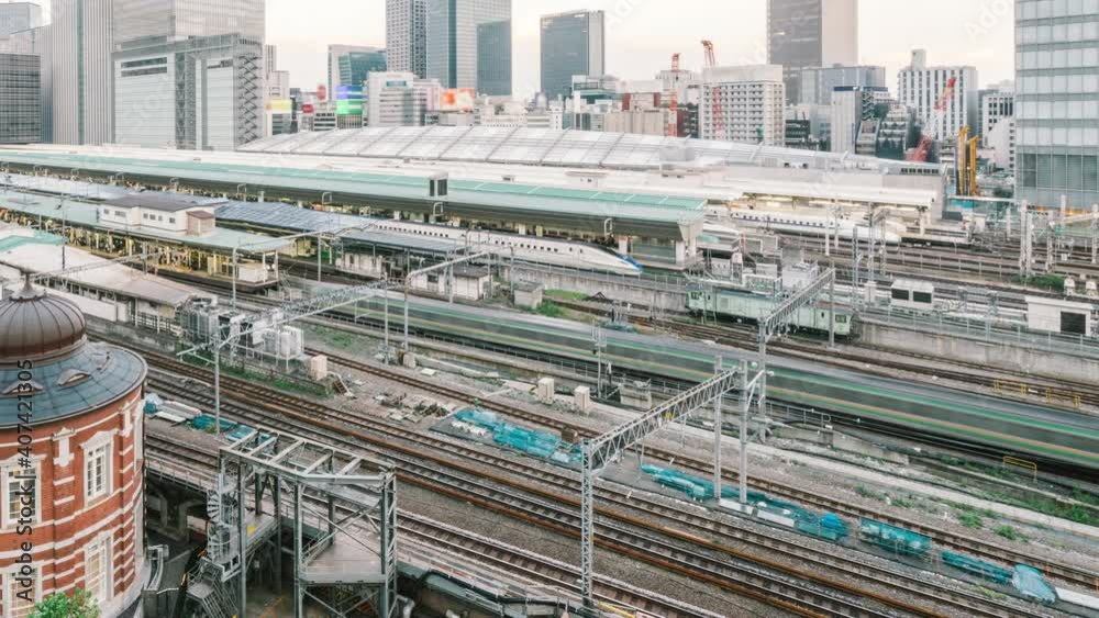 Video „Time-lapse of Japanese bullet train arriving and departing Tokyo ...