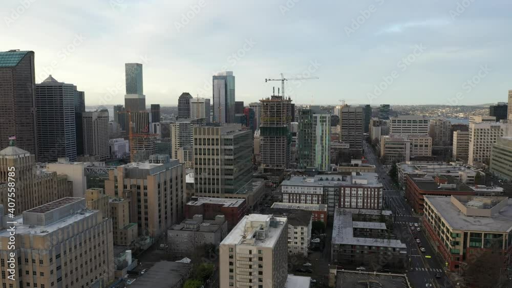 Video „Cinematic aerial drone dolly footage of First Hill, Yesler ...