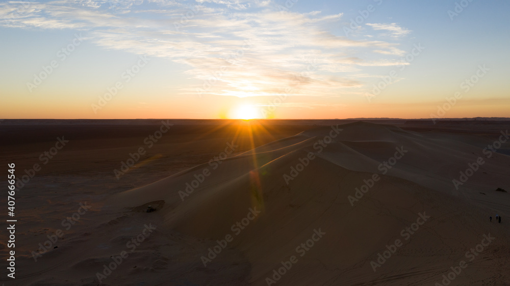 Foto de Aerial view of Libyan desert at the intersection of the Libyan ...
