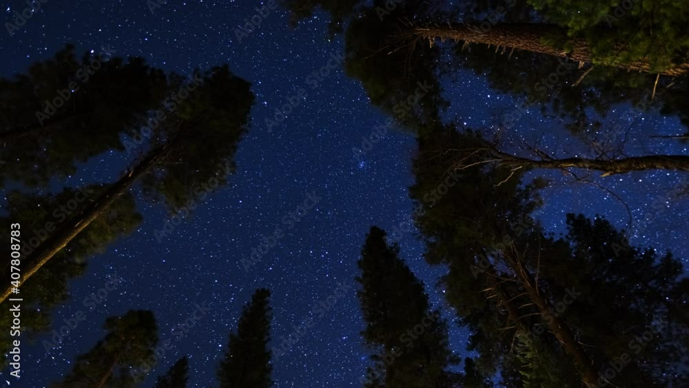 Vidéo Stock Night sky time-lapse 4K. Milky way and stars are shining in ...