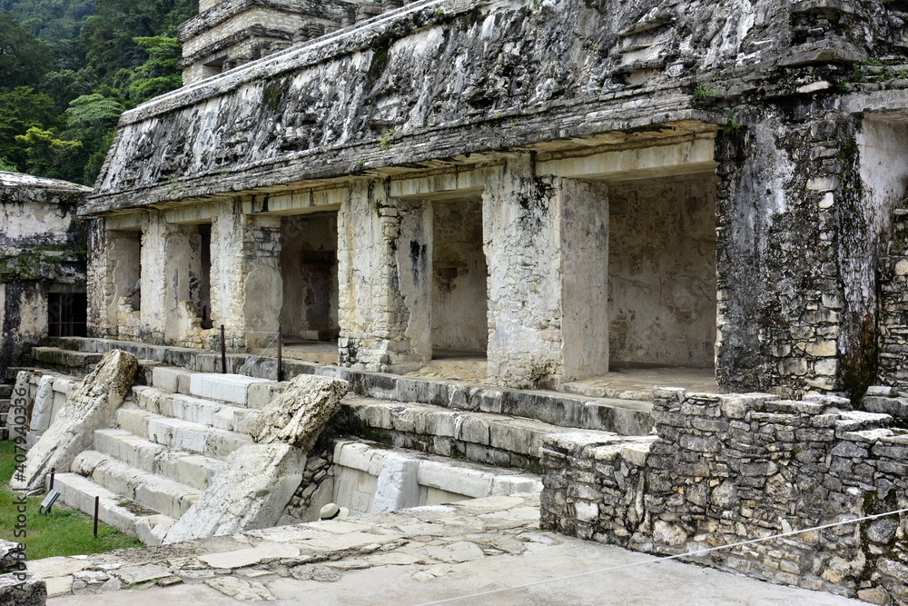 Paisajes y localizaciones de las ruinas mayas de Palenque, en el estado ...