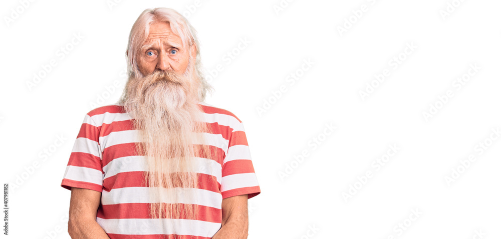Foto de Old senior man with grey hair and long beard wearing striped ...