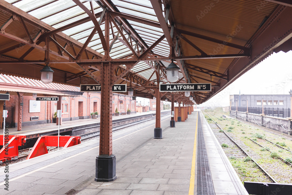 Foto de Birmingham New Street is largest and busiest of three railway ...