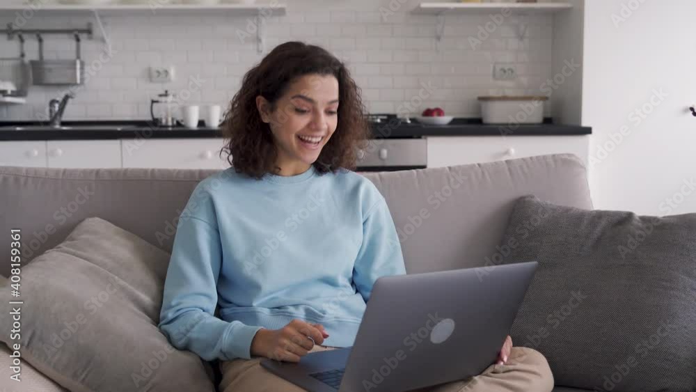 Vidéo Stock Happy hispanic teen girl talking using laptop computer ...
