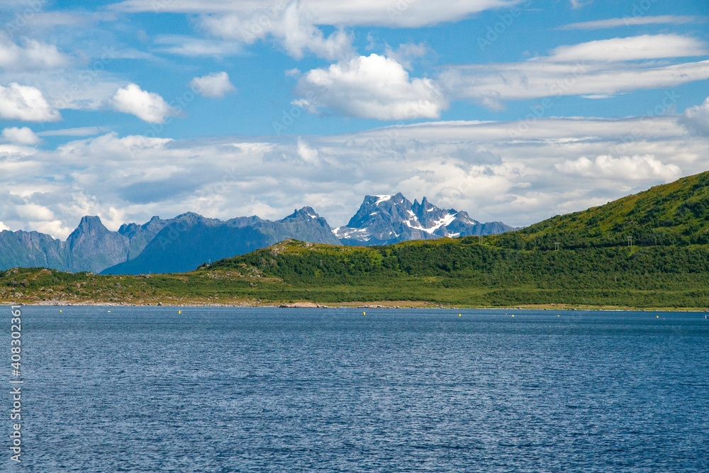 The mountain Moeysalen is Vesteraalen and Lofoten's highest mountain ...
