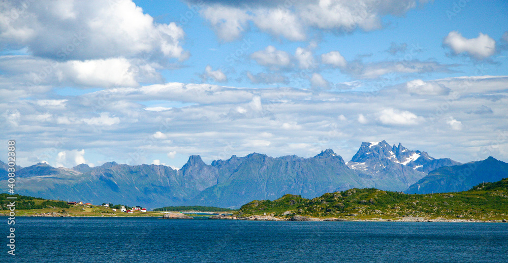 The mountain Moeysalen is Vesteraalen and Lofoten's highest mountain ...