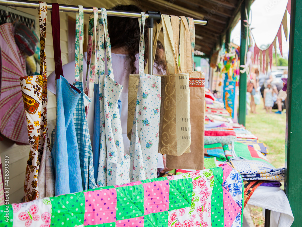 Quilted items and kitchen aprons for sale at a market stall Stock Photo ...