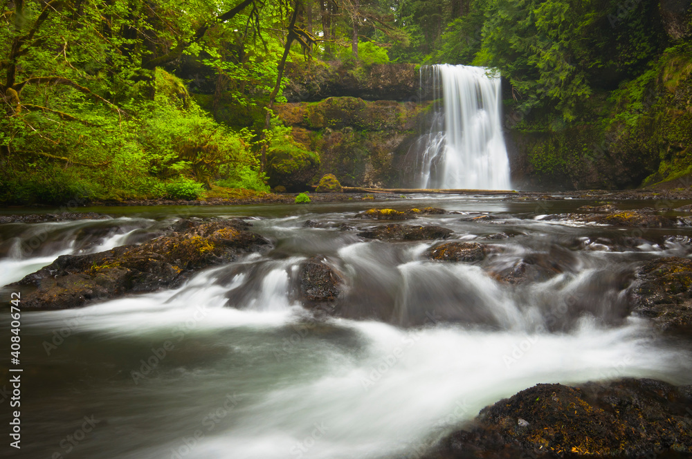 USA, Oregon, Silver Falls State Park, View of Upper North Falls Stock ...