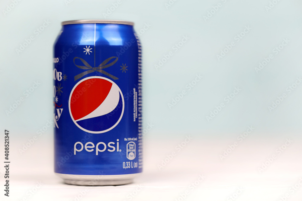 Foto de KHARKOV, UKRAINE - DECEMBER 8, 2020: Aluminium can of Pepsi ...