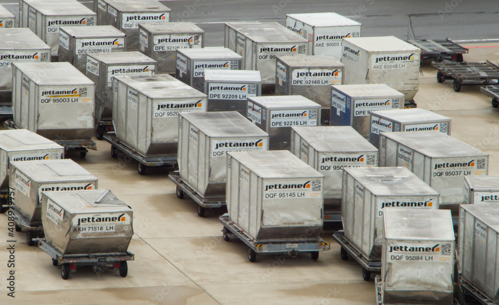 Foto de VIENNA, MAY 5, 2019: Jettainer unit load devices at the Vienna ...