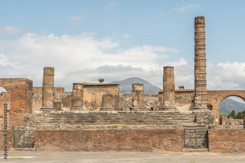 Tempio di Giove (Temple of the Genius Augusti) in the ancient roman ...