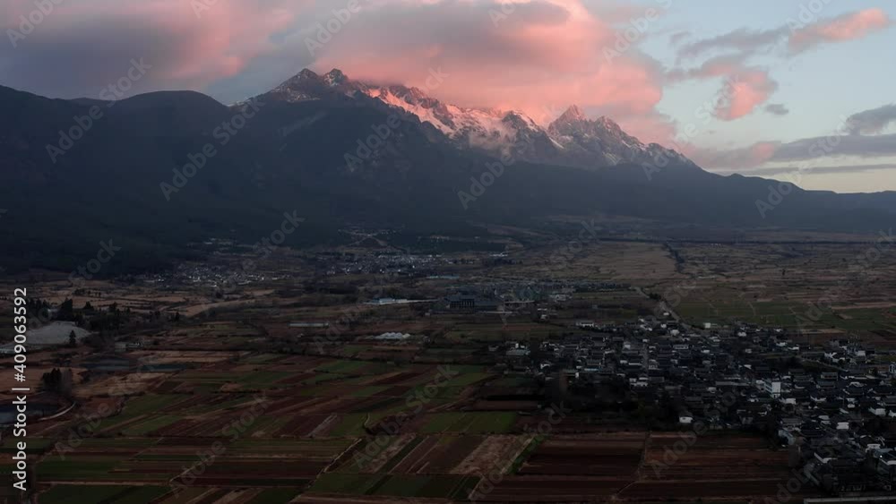 Dramatic sunrise over Yulong Xue Shan, Jade Dragon Snow Mountain China ...