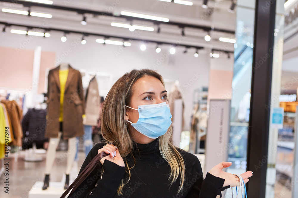 Female customer with face mask when shopping in a boutique Stock Photo ...