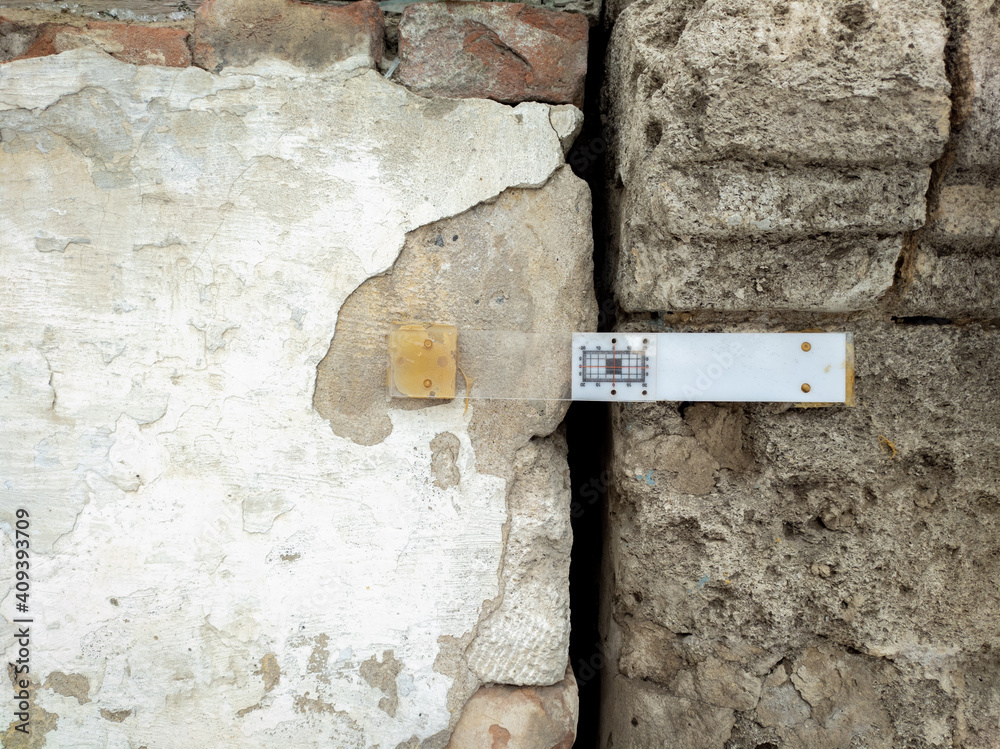 Plastic Tell Tale. Tools for monitoring cracks, seams, joints in ...