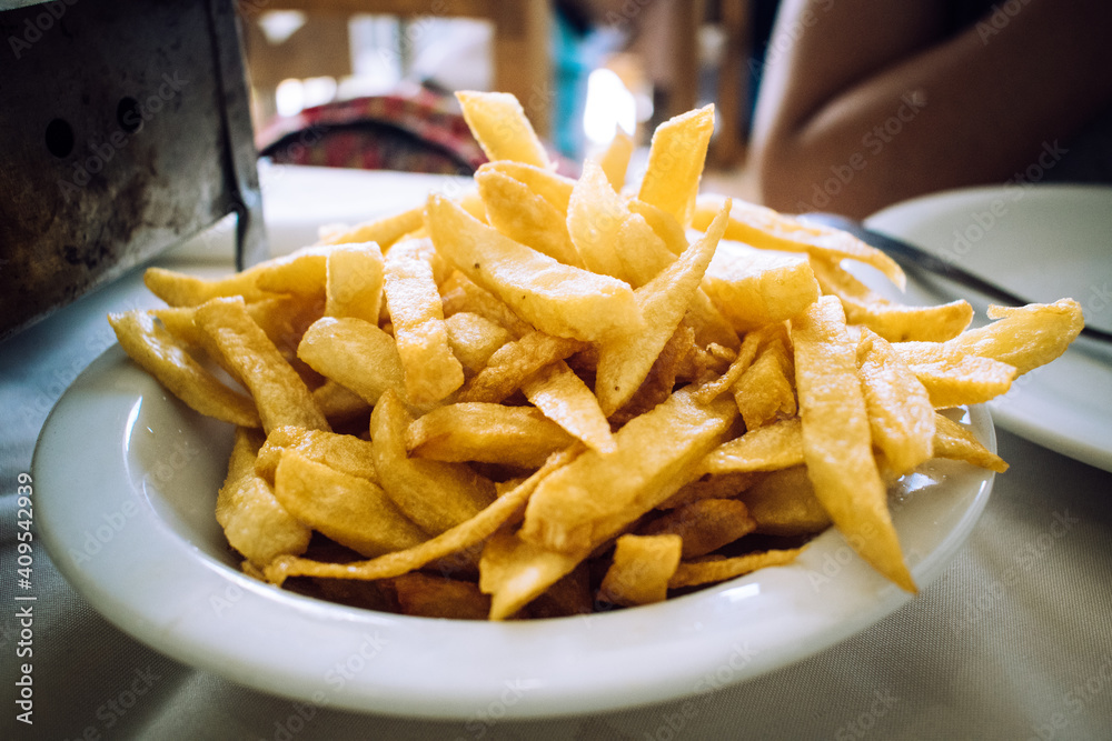 Foto de Papas Fritas de un Asado Argentino do Stock | Adobe Stock